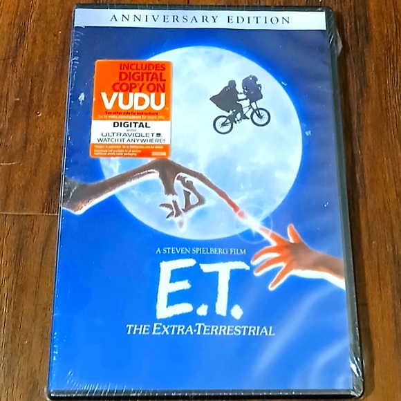 Universal | Media | Et The Extraterrestrial Anniversary Edition On Dvd ...